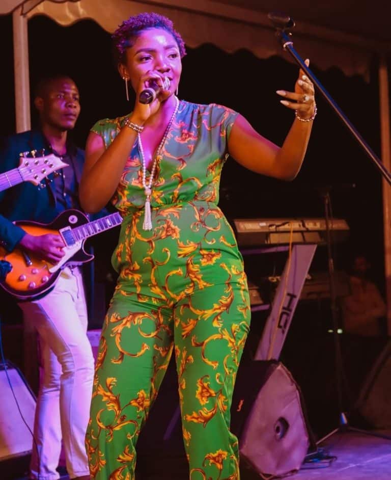 Simi replies a follower who asked her to sack her make-up artist