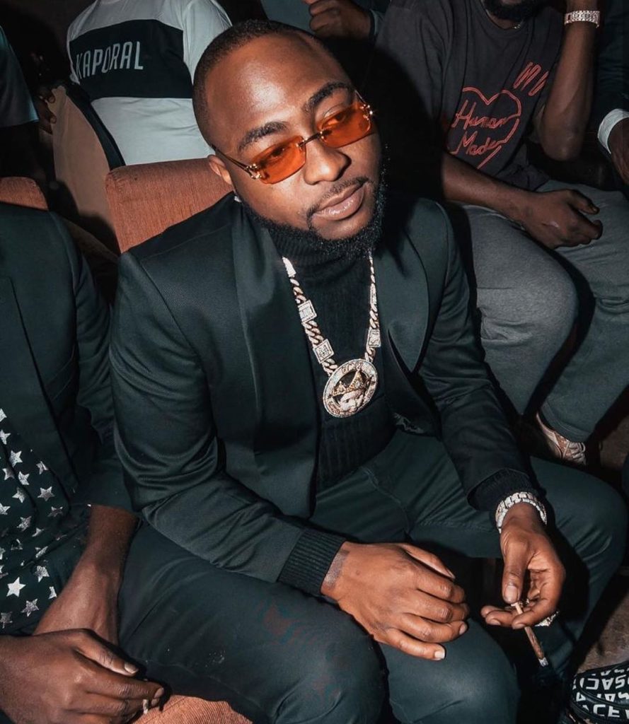 Man calls out Davido for smoking weed after drumming in church