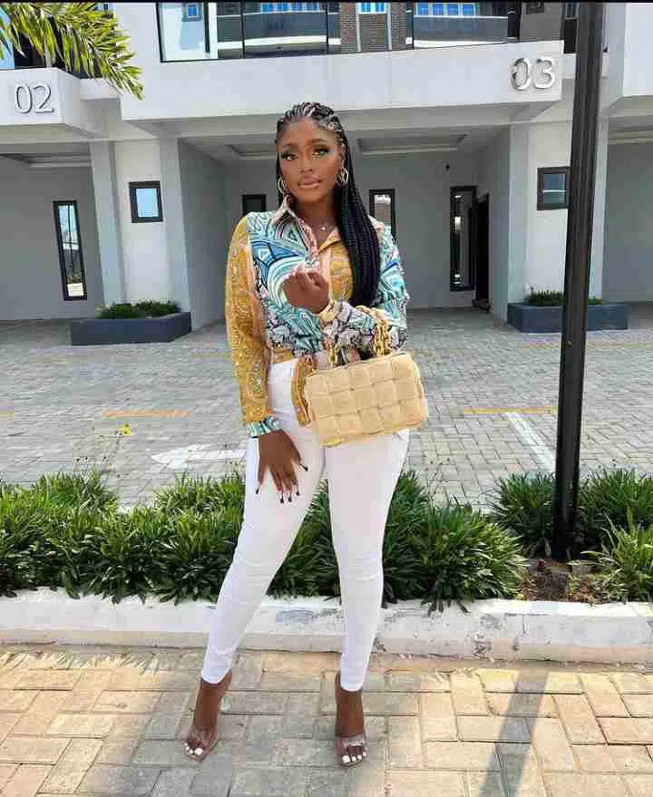 "Be like this babe na for everybody" - Reactions trail photo and video ...