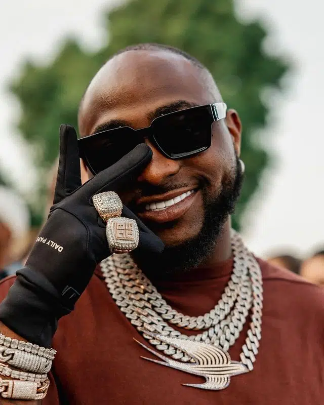 Netizens react as Davido gifts driver diamond pendant worth millions of ...