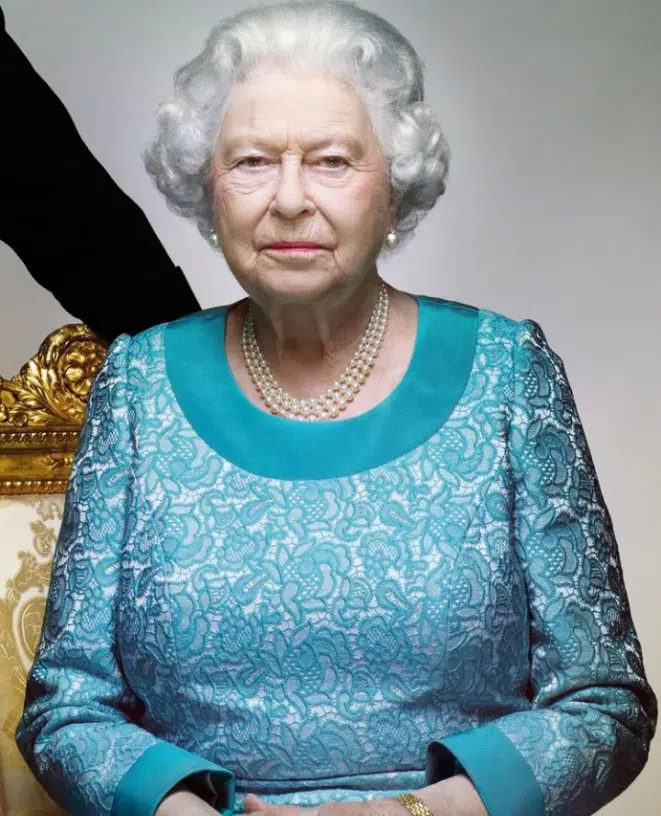 Guard collapses during Queen Elizabeth II’s lying in state (Video)