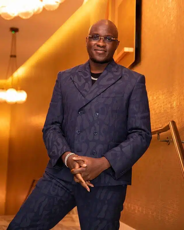 Reactions as Pastor Tobi’s choir performs Davido’s ‘Stand Strong ...