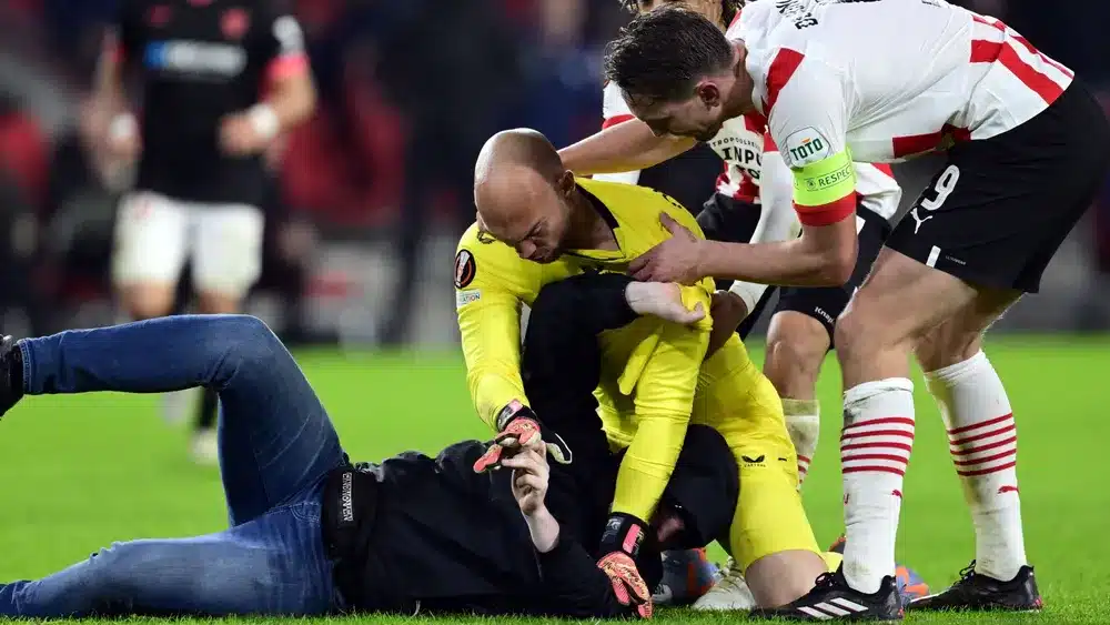 Sevilla goalkeeper Marko Dmitrovic attacked by fan after defeat to PSV