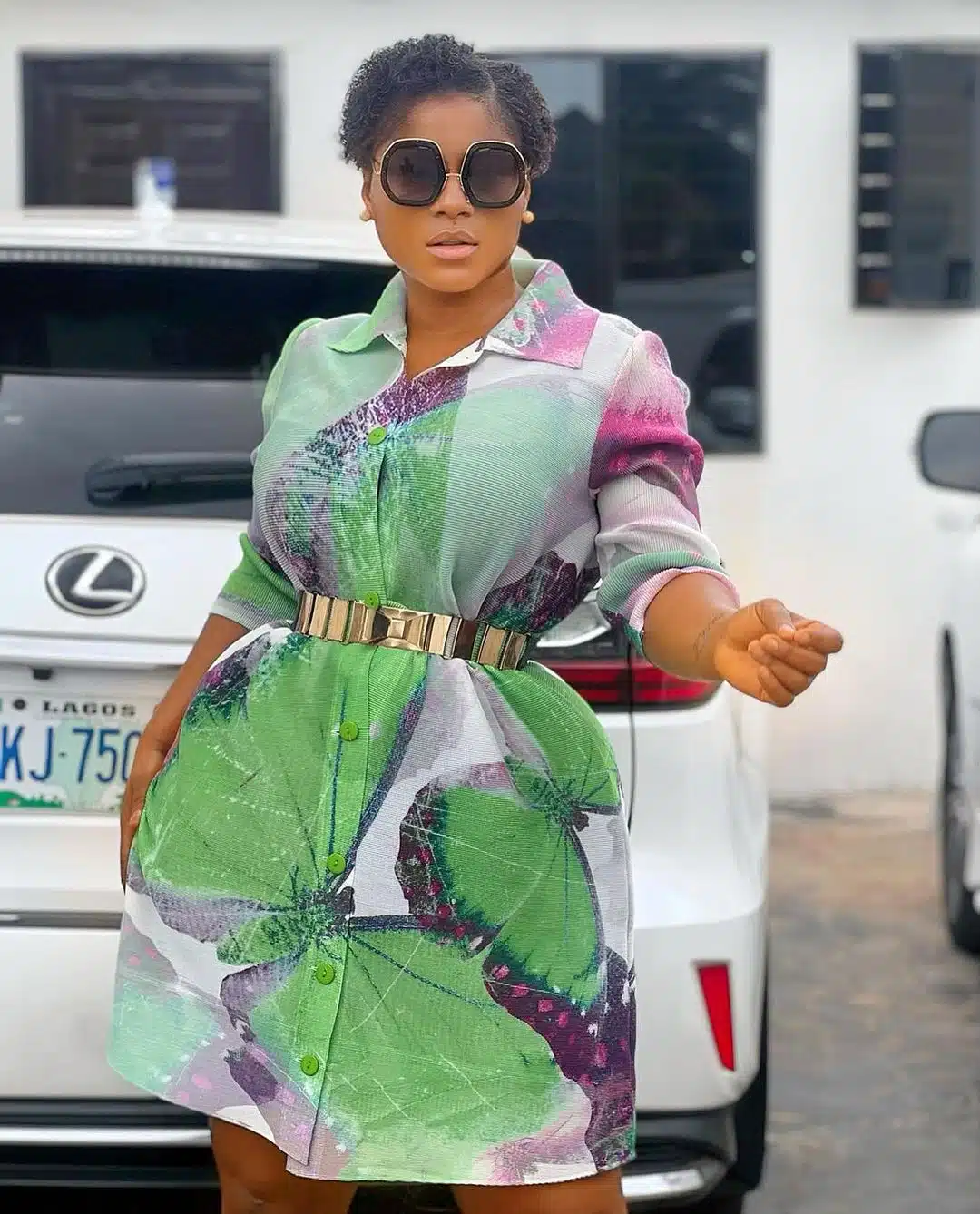 Destiny Etiko emotional as gift-bearing fan cries a river, promises her ...