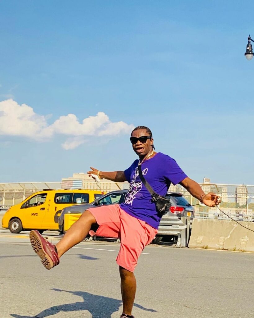 "You must pay before taking pictures with me" – Speed Darlington