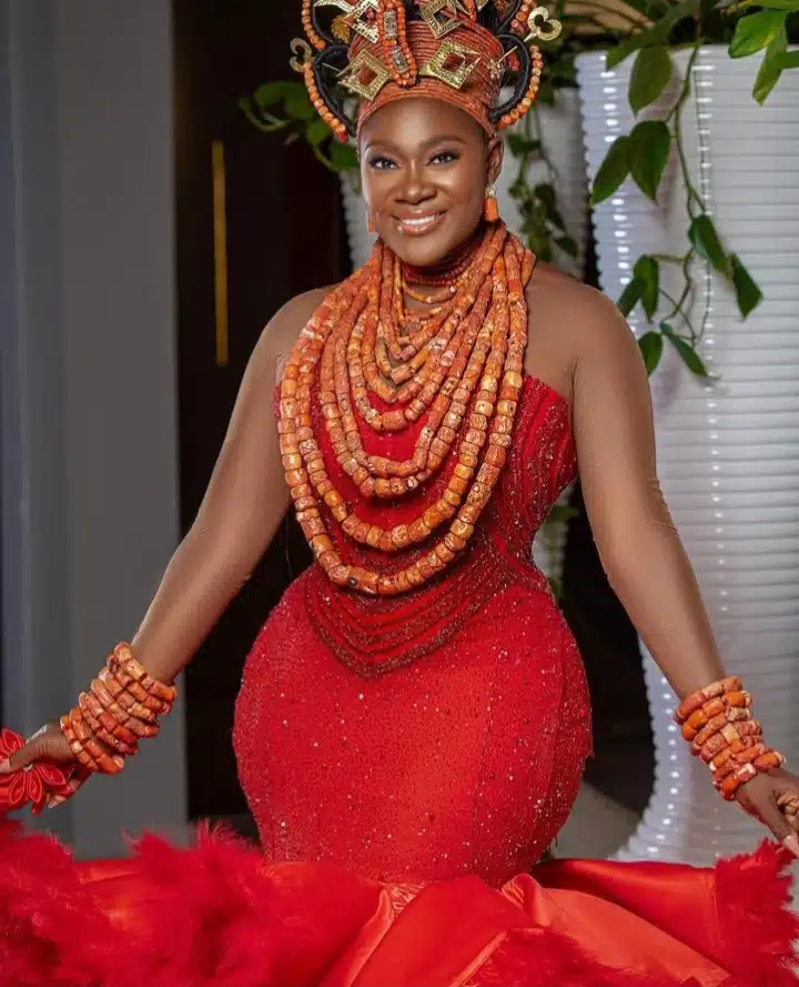 "Is this Mercy Johnson?" Video of actress at her dad's burial trends