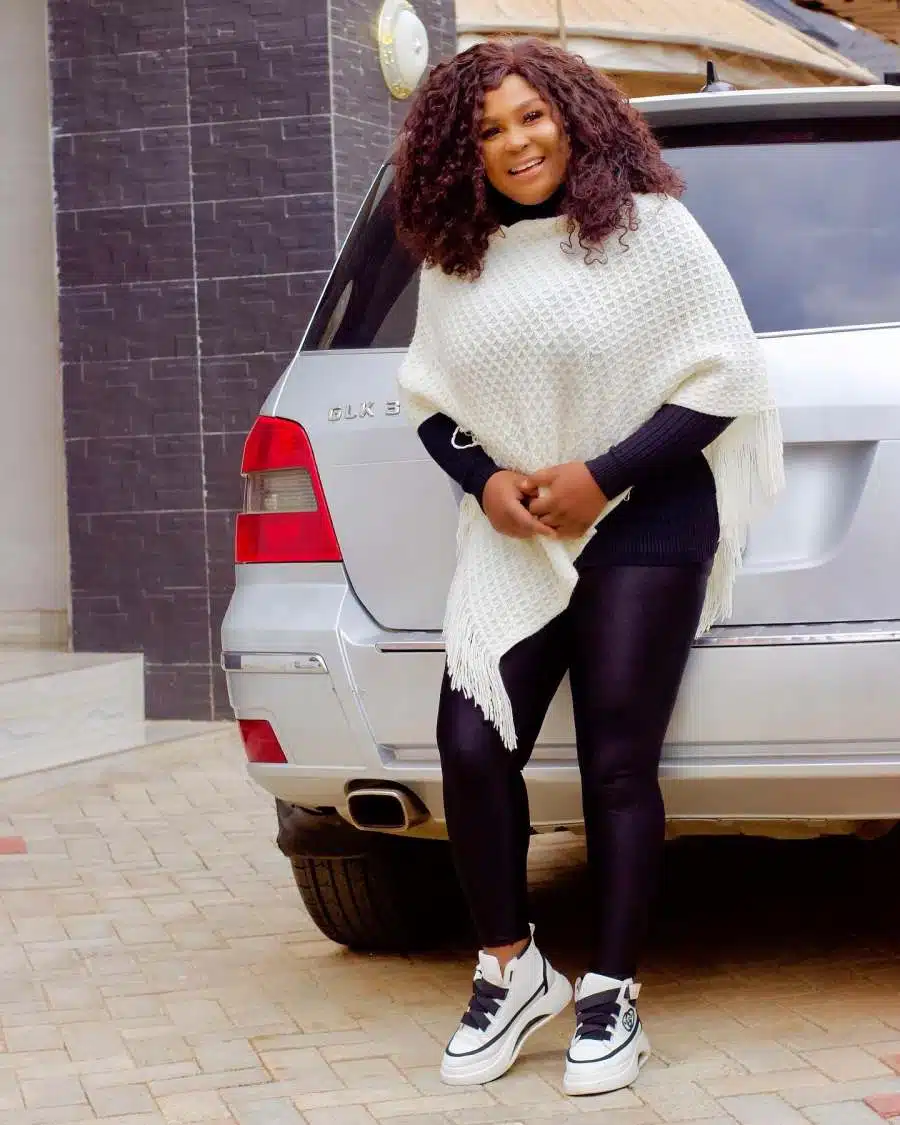 Ruth Eze urges Junior Pope to beg Ruby Ojiakor following dirty fight on ...