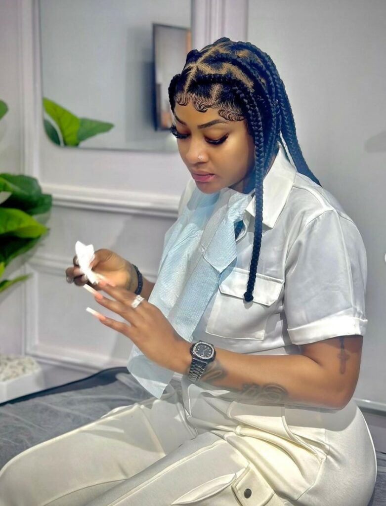 Uche Elendu shares video of herself without makeup after Angela Okorie ...