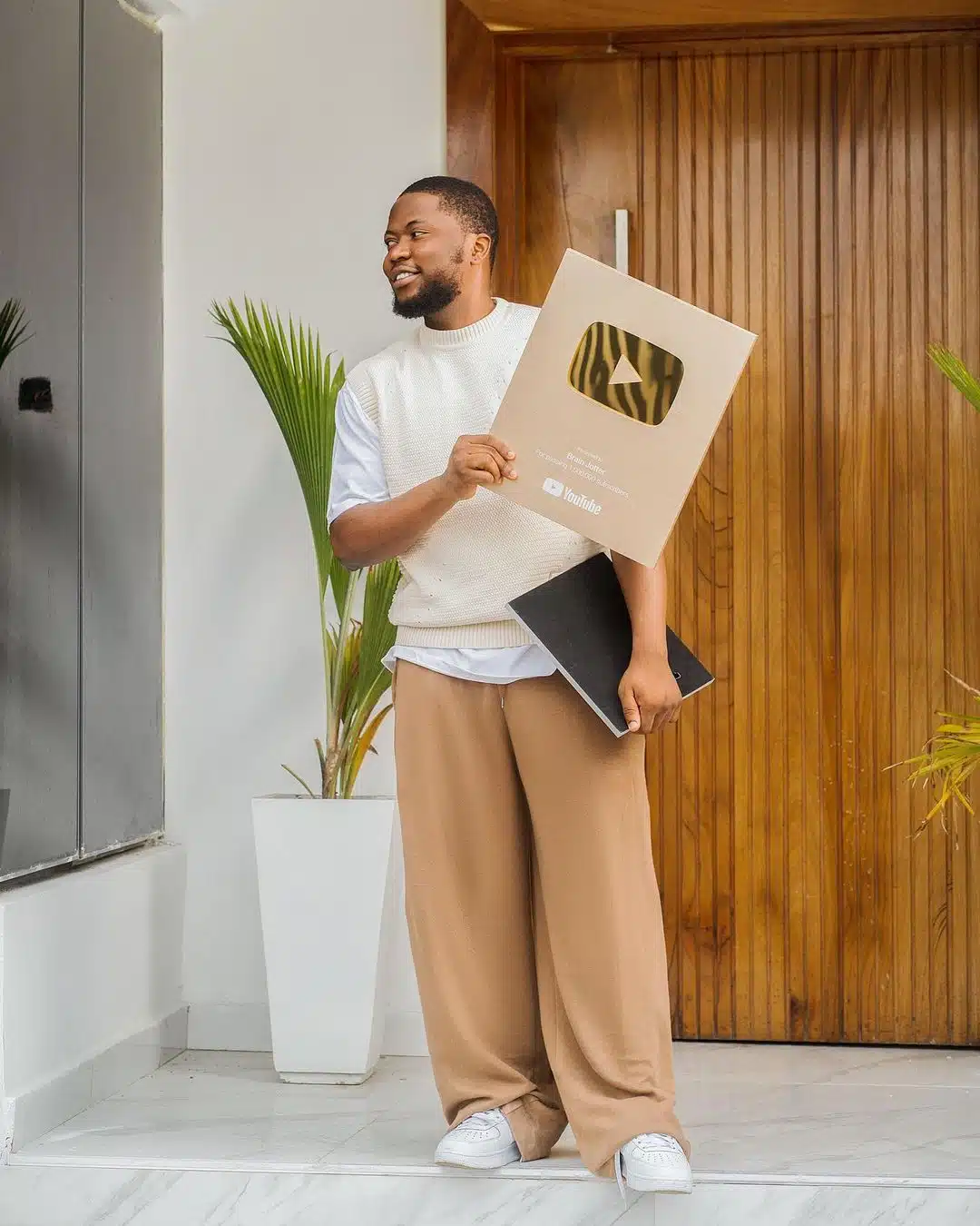 Brain Jotter celebrates hitting 1M YouTube subscribers, shows off new ...