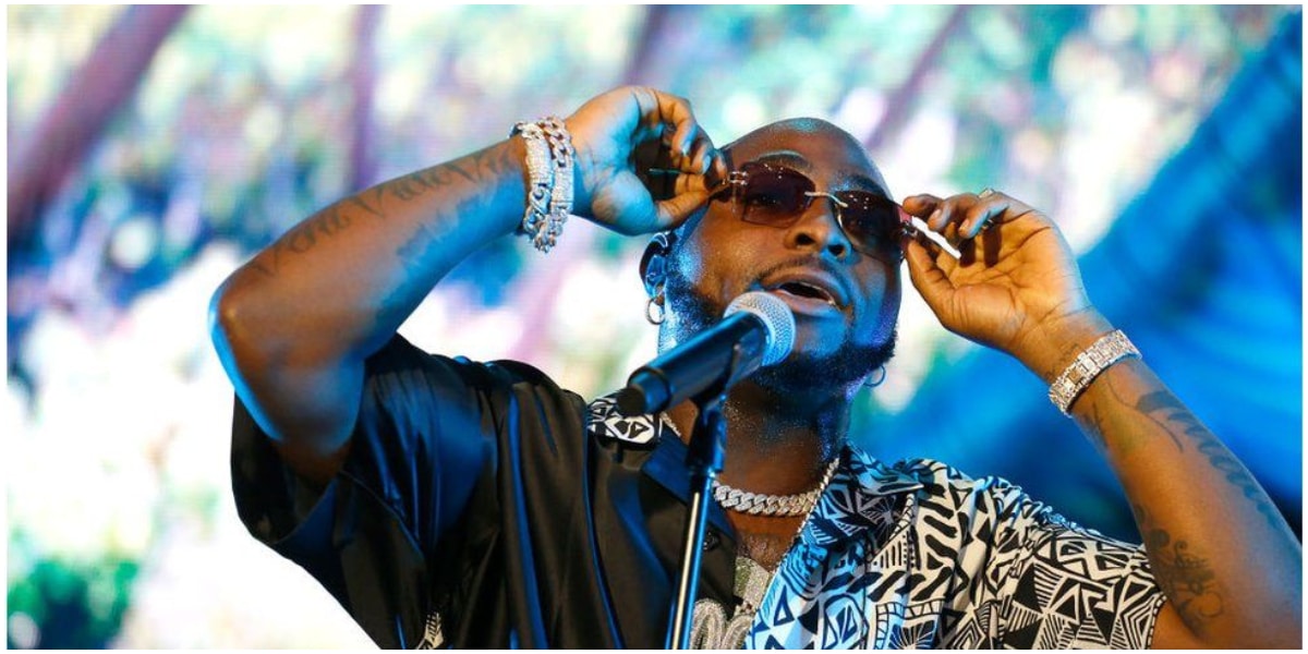 See Davido's reactions after female fan smacked his backside while ...