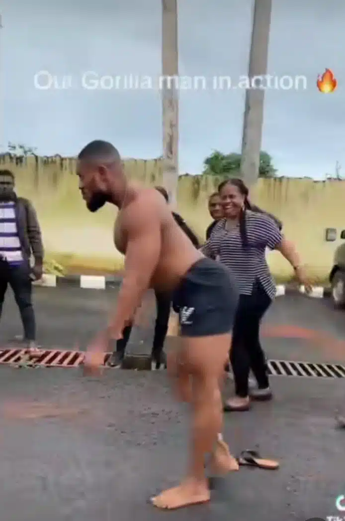 "People get talent" – Man wows many as he walks in a gorilla-like fashion in viral video