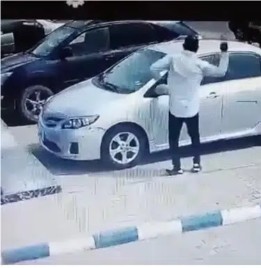 "Broad daylight robbery" - CCTV captures moment thief smashes window of ...