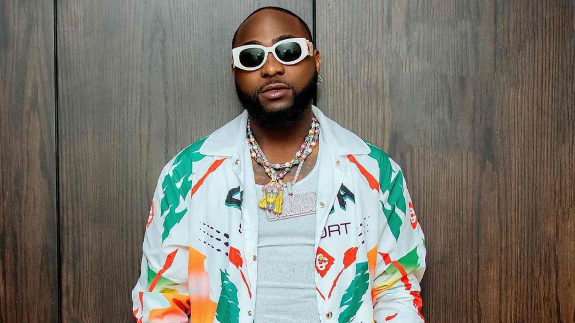 Man drags Davido for saying he never receives birthday gifts