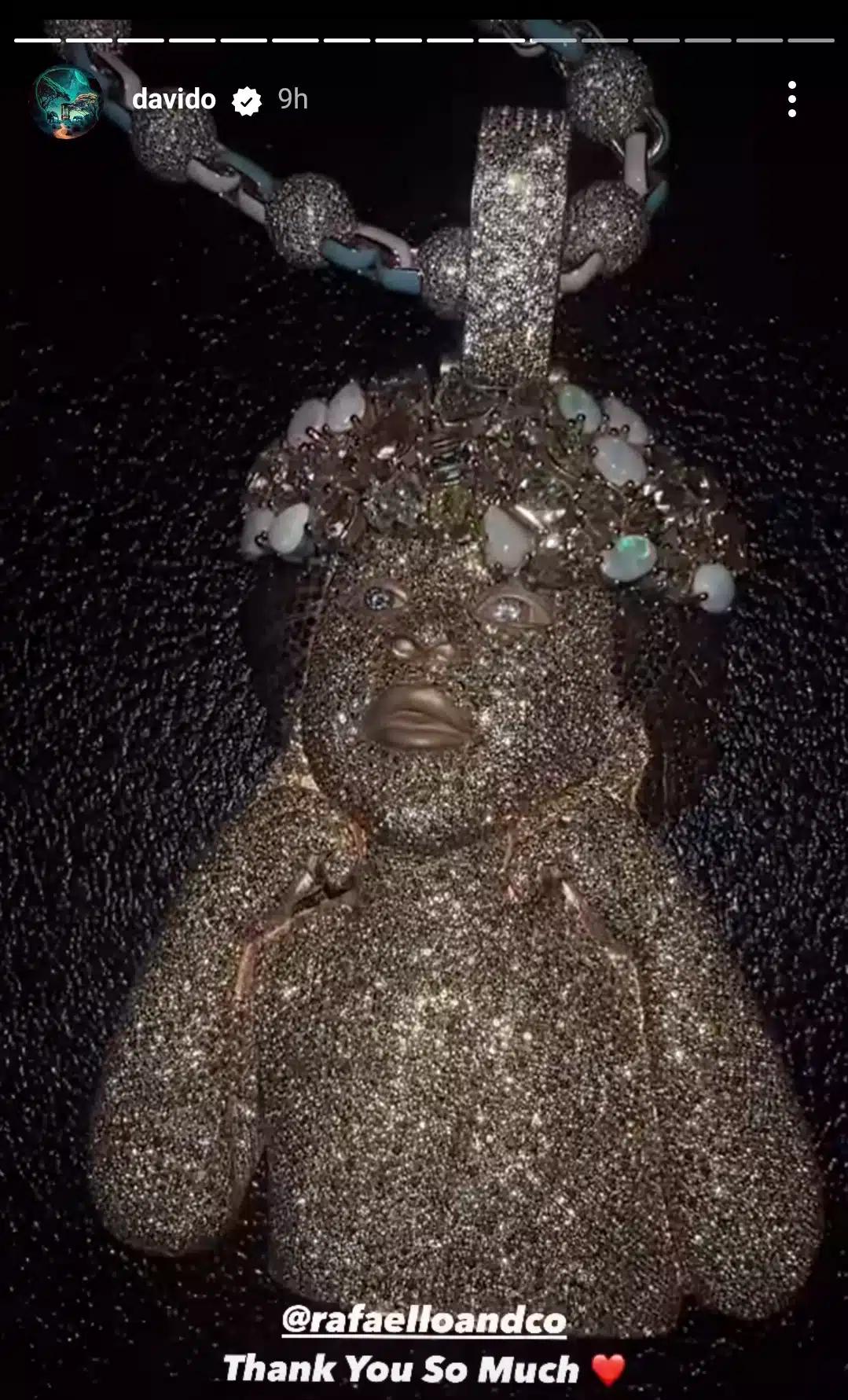 Davido flaunts newly acquired diamond teeth, gold necklace