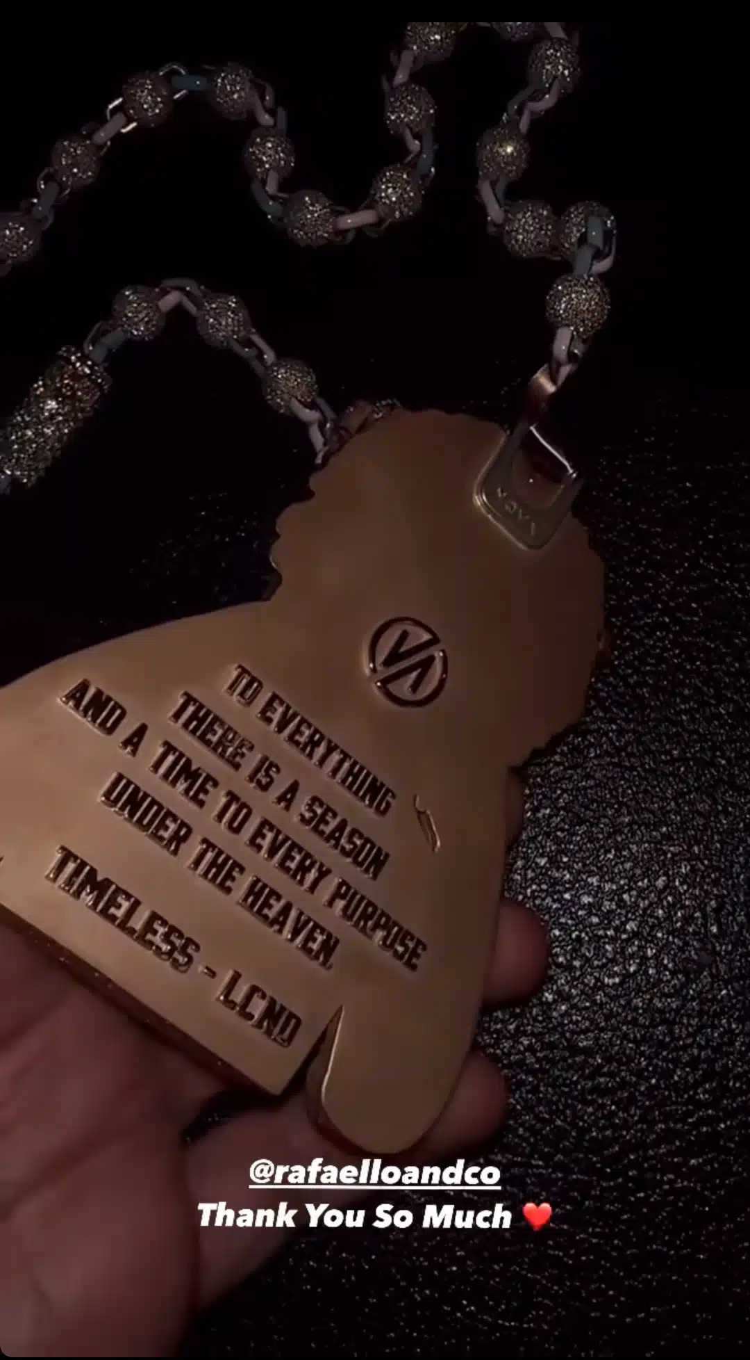 Davido flaunts newly acquired diamond teeth, gold necklace