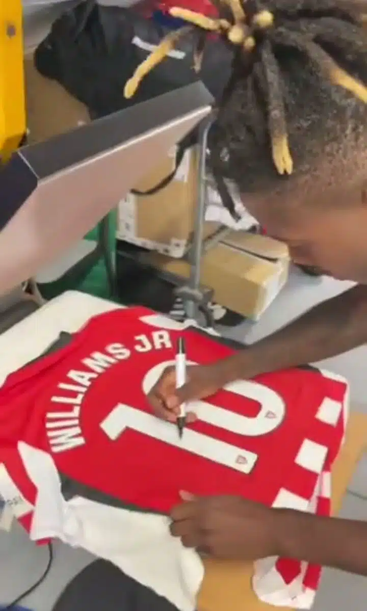 Nico Williams handed Athletic Club's iconic 10 shirt ahead of La Liga ...