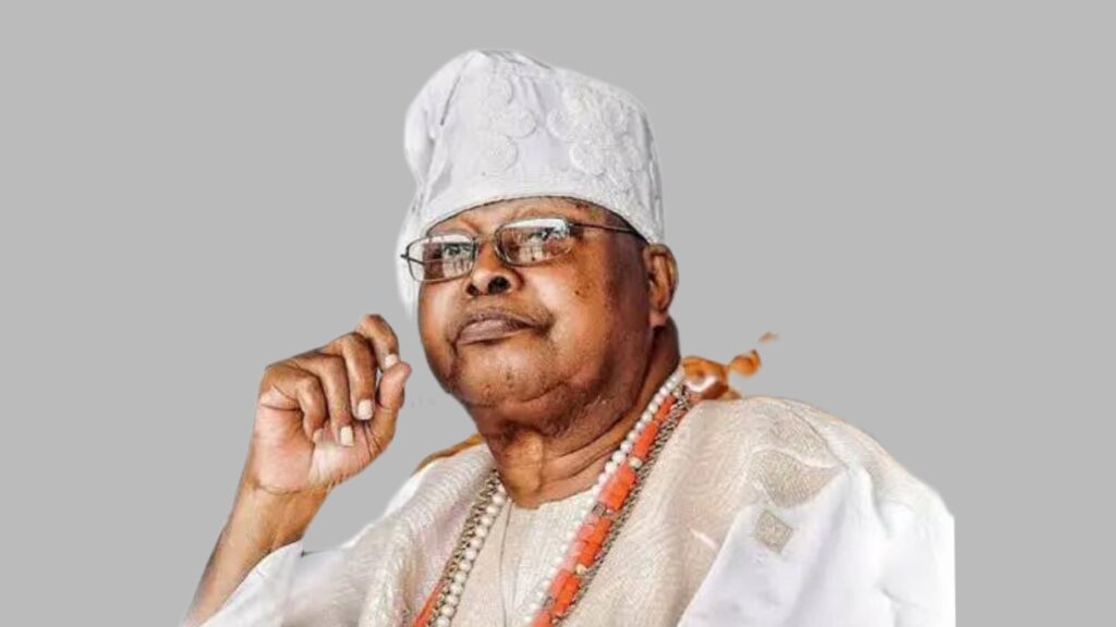 Oba Sikiru Olukayọde Adetọna, ⻌gbagba Agbotewole II, was born on May 10 ...