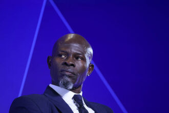 Djimon Hounsou Biography: Early Life, Career, Films, Awards, Wife, Net ...